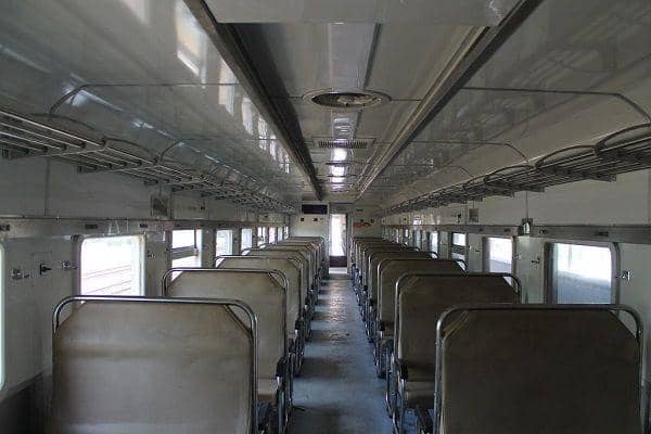 3 Tipe Kereta Api Ekonomi yang Layout Tempat Duduknya Beda | IDN Times