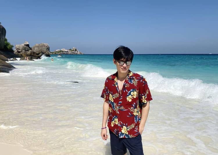 11 Referensi Outfit ke Pantai Pria yang Nyaman dan Keren | IDN Times