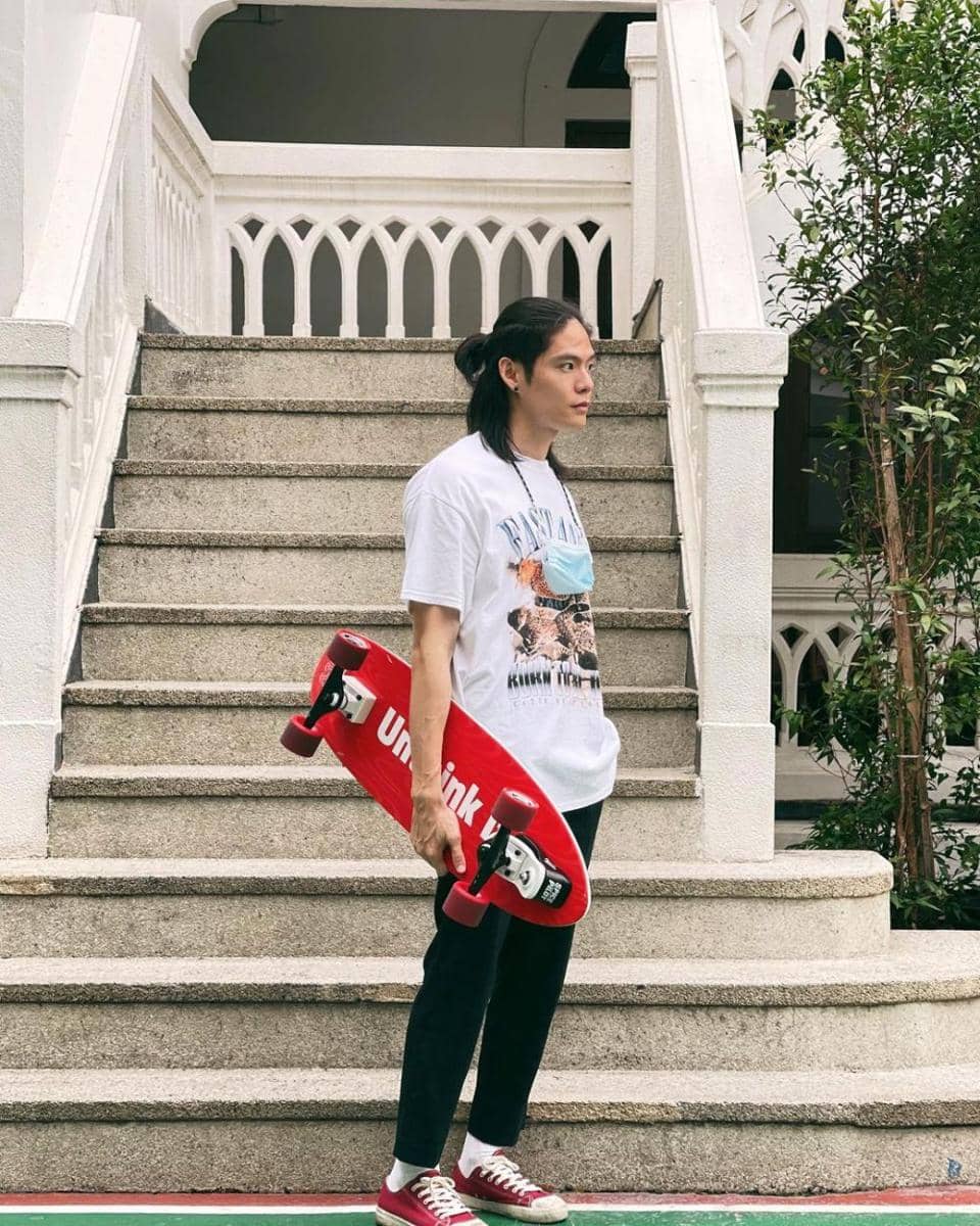 7 Gaya Rambut Gondrong Tanggung Pria, Macho Banget! | IDN Times