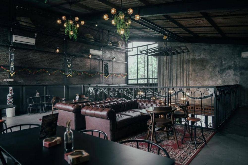 10 Kafe Unik di Surabaya dengan Konsep Vintage hingga Indoor | IDN ...