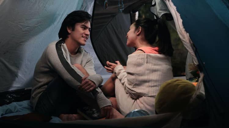 15 Film Romantis Indonesia yang Bikin Nangis, Dijamin Mellow | Duniaku.com
