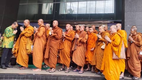 Apa Perbedaan Biksu, Bhante, dan Bhikku? | IDN Times