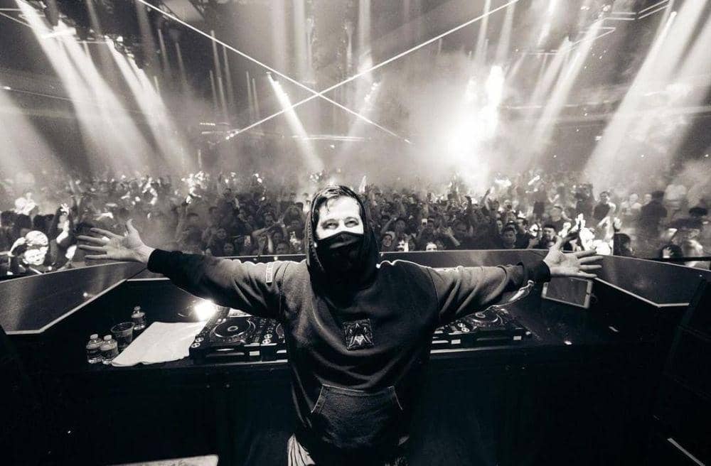Lirik Lagu Not You - Alan Walker feat. Emma Steinbakken | IDN Times