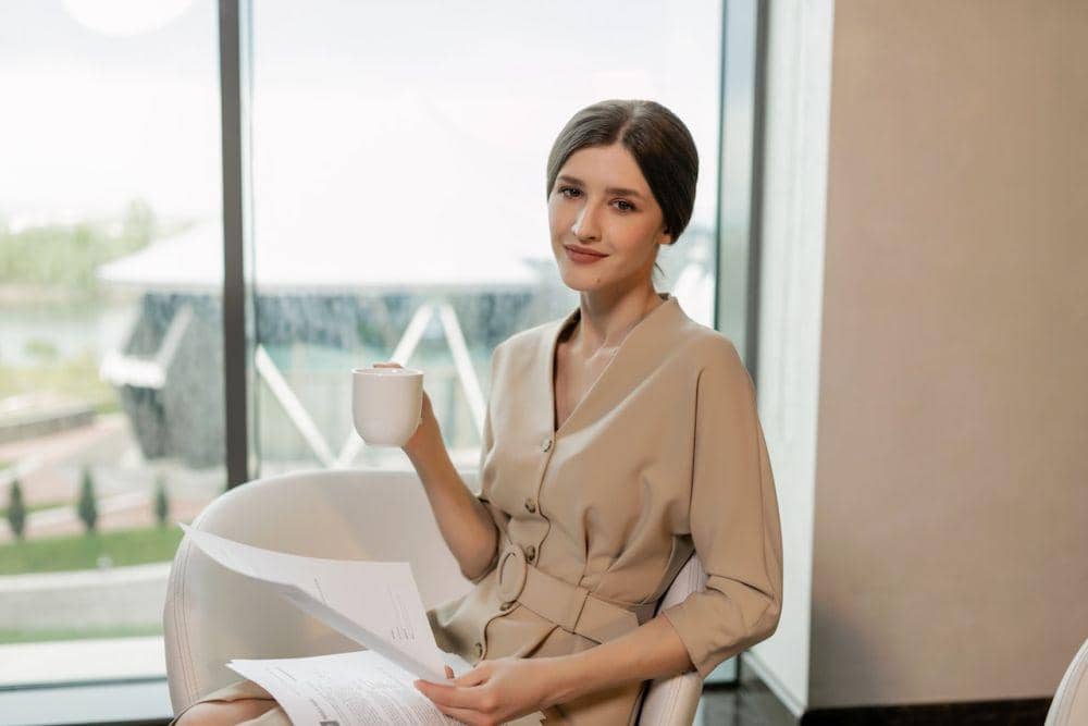 Apa Itu Warna Coksu? Ini Penjelasan dan Kombinasi yang Cocok | IDN Times