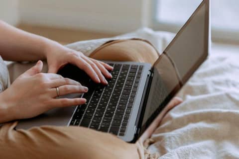 Cara Mengatasi Laptop Ran Into a Problem and Need to Restart | IDN Times