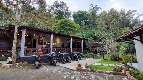 17 Cafe Trawas Terbaru yang Asyik buat Nongkrong, Asri Lho! | IDN Times