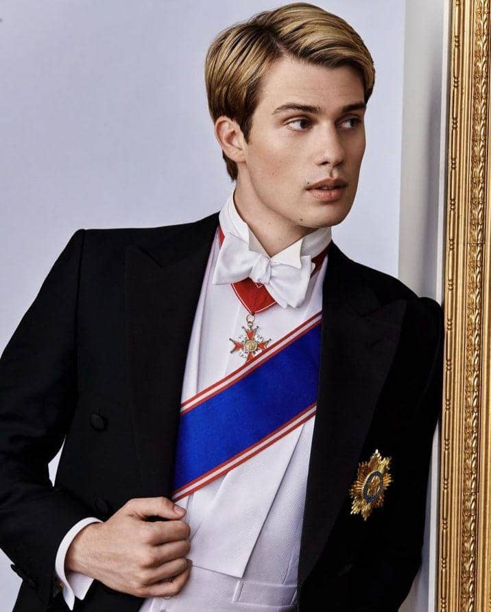 8 Fakta Menarik Film Red White and Royal Blue, Bikin Baper! | IDN Times