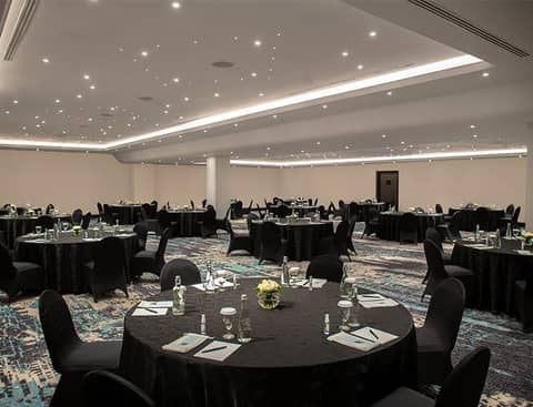 5 Hotel di Surabaya dengan Meeting Room Berkapasitas Ratusan | IDN ...