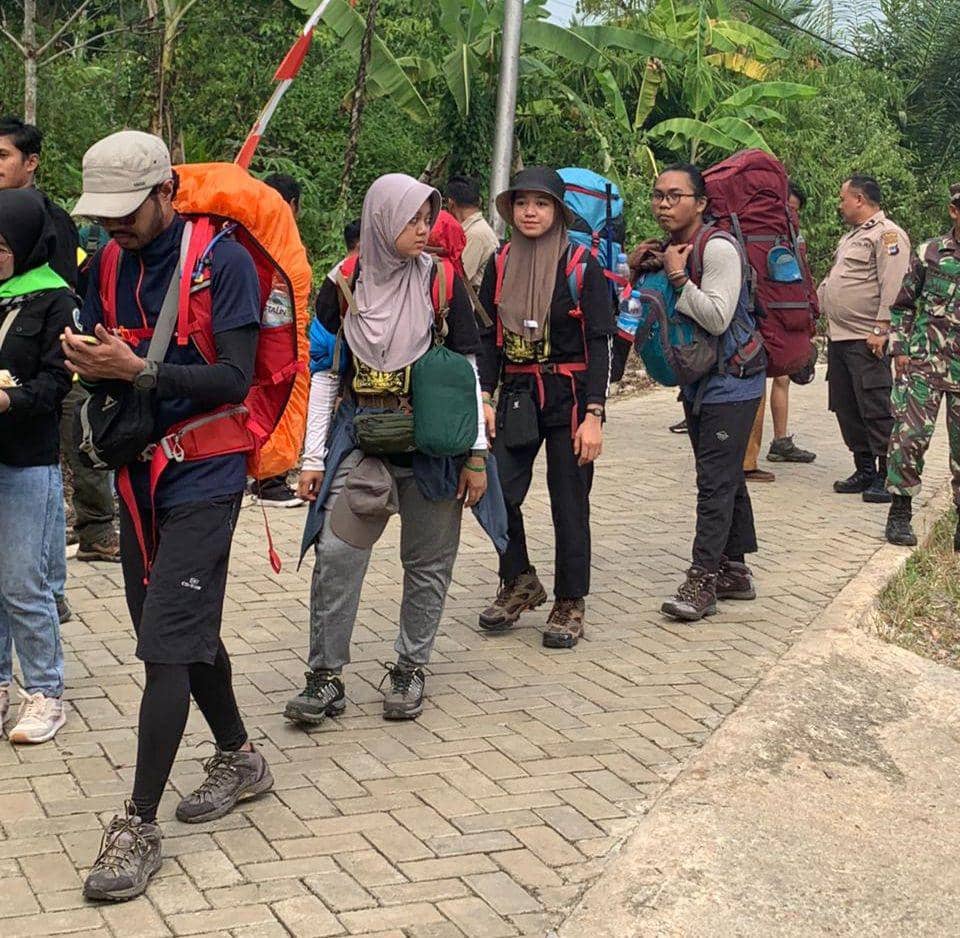 Kemerdekaan RI Diperingati Pendakian Puncak Tertinggi Kalsel | IDN ...