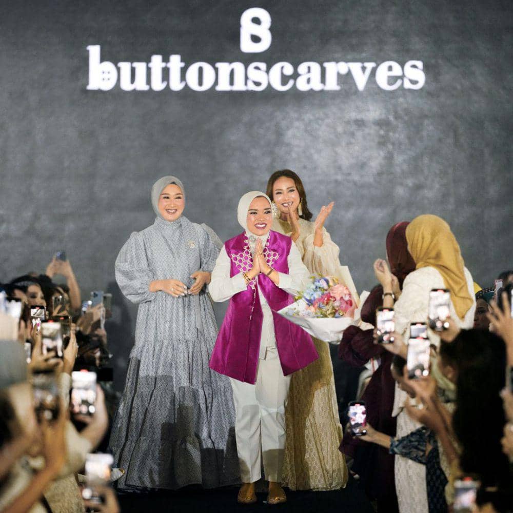 Siapa Pemilik Buttonscarves? Ini Profilnya | IDN Times
