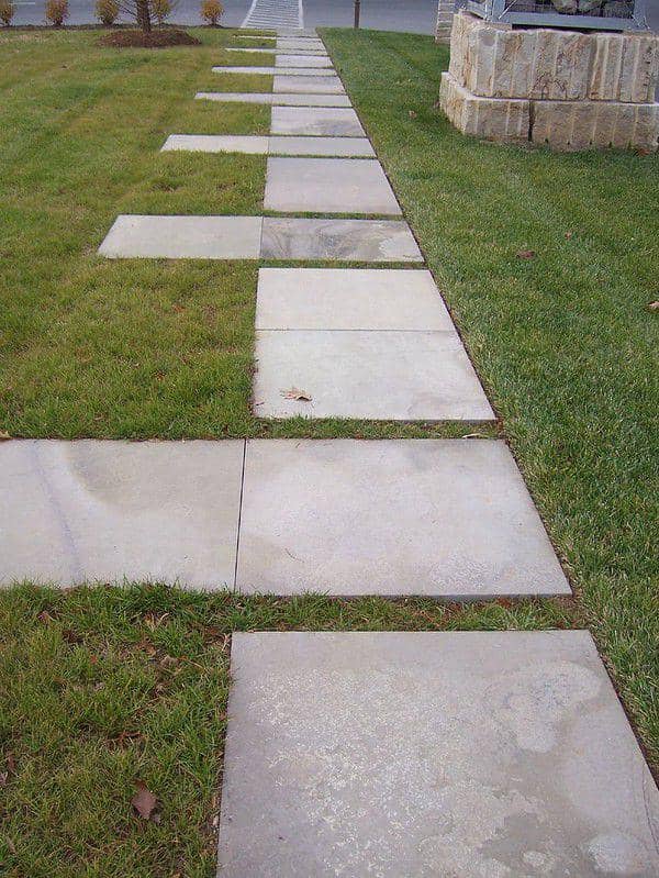 15 Ide Jalan Setapak Batu untuk Taman dan Halaman Rumah | IDN Times