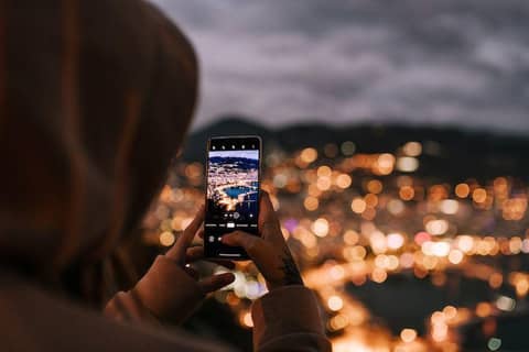 3 Cara Foto Bulan dengan HP iPhone, Samsung, dan Xiaomi | IDN Times