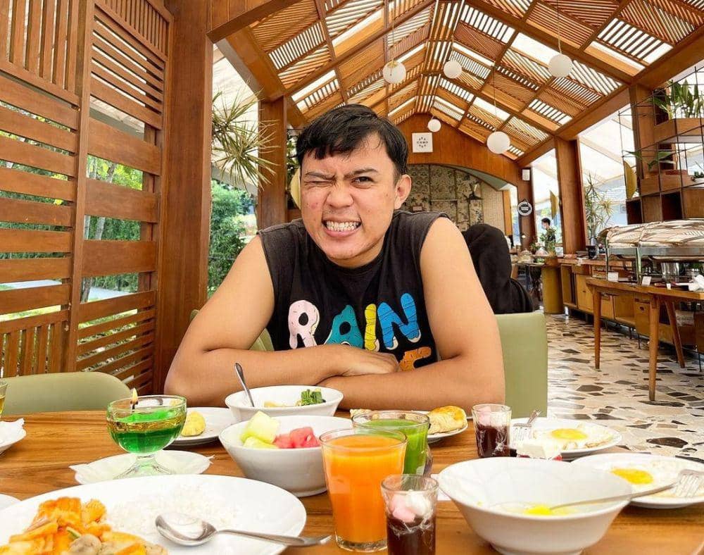 Profil dan Biodata Juju Makanlur, Food Vlogger yang Viral | IDN Times