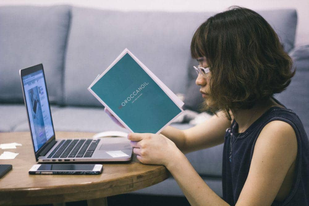 Kata Imbuhan Di-, Ini Penulisan yang Benar hingga Contohnya! | IDN Times
