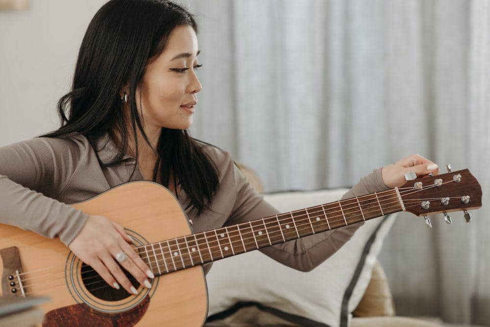 5 Cara Mudah dan Cepat Belajar Gitar untuk Pemula | IDN Times