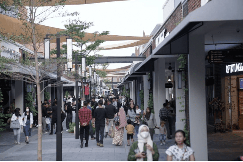 Summarecon Villaggio Outlets, Surganya Barang Branded | IDN Times