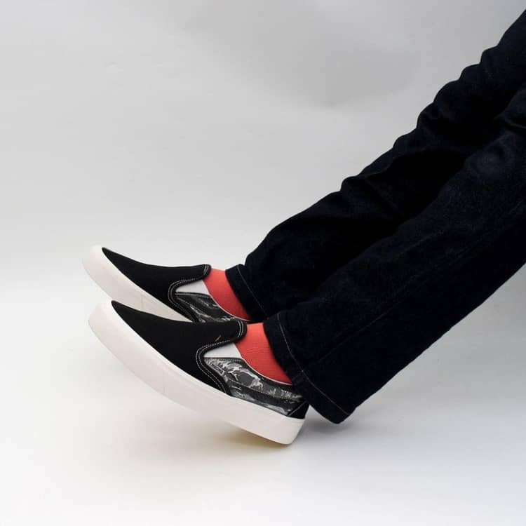 15 Rekomendasi Sepatu Slip On Brand Lokal Terbaik, Keren! | IDN Times