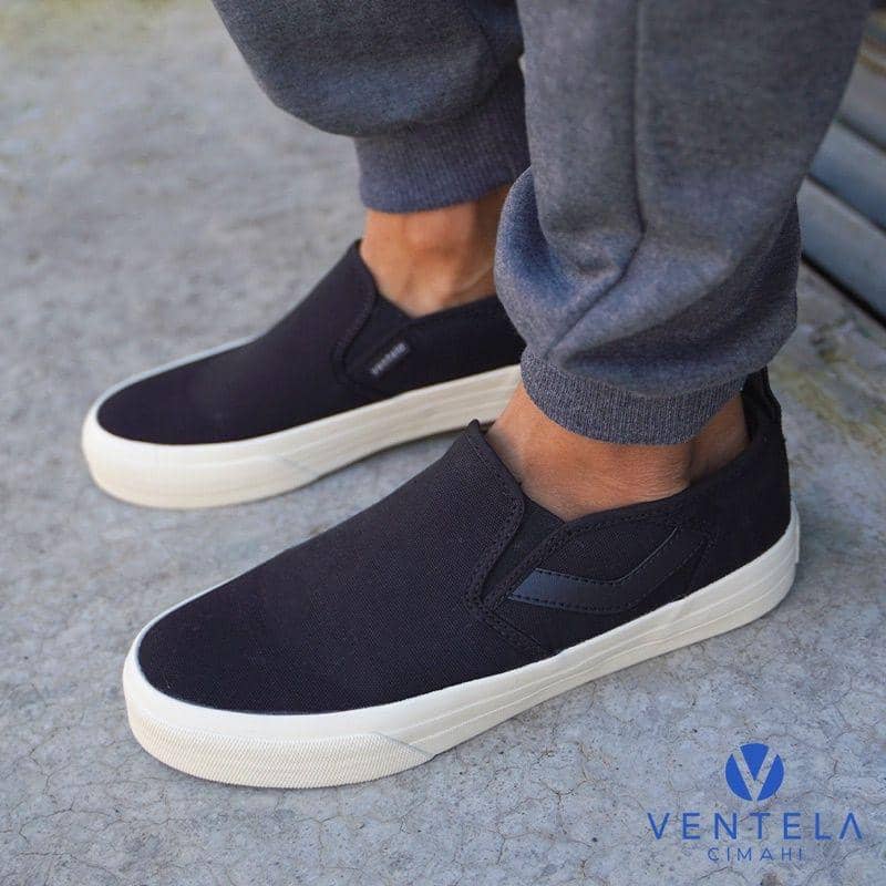 15 Rekomendasi Sepatu Slip On Brand Lokal Terbaik, Keren! | IDN Times