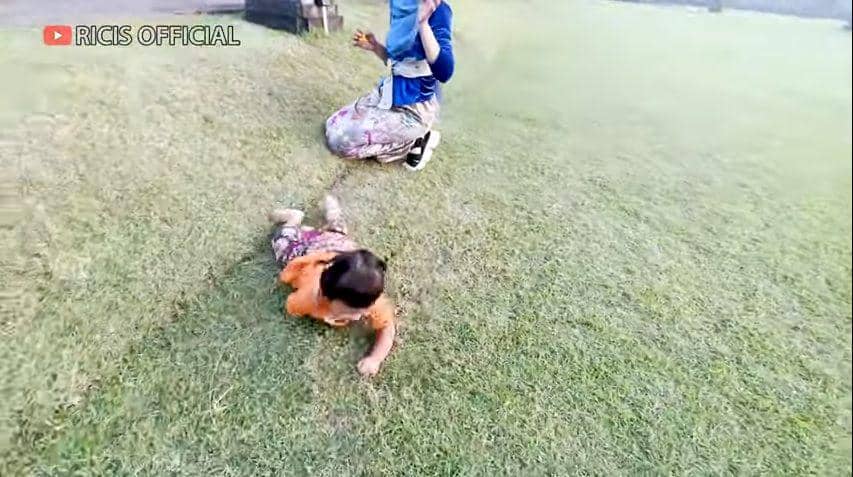 10 Potret Moana Pakai Kebaya Bali, Seharian Jadi Gadis Bali | IDN Times