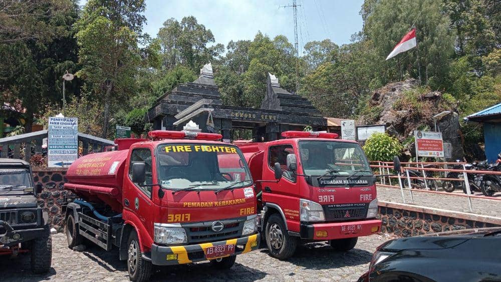 3 Mobil Damkar Magetan Siaga Tangani Karhutla di Cemorosewu | IDN Times ...