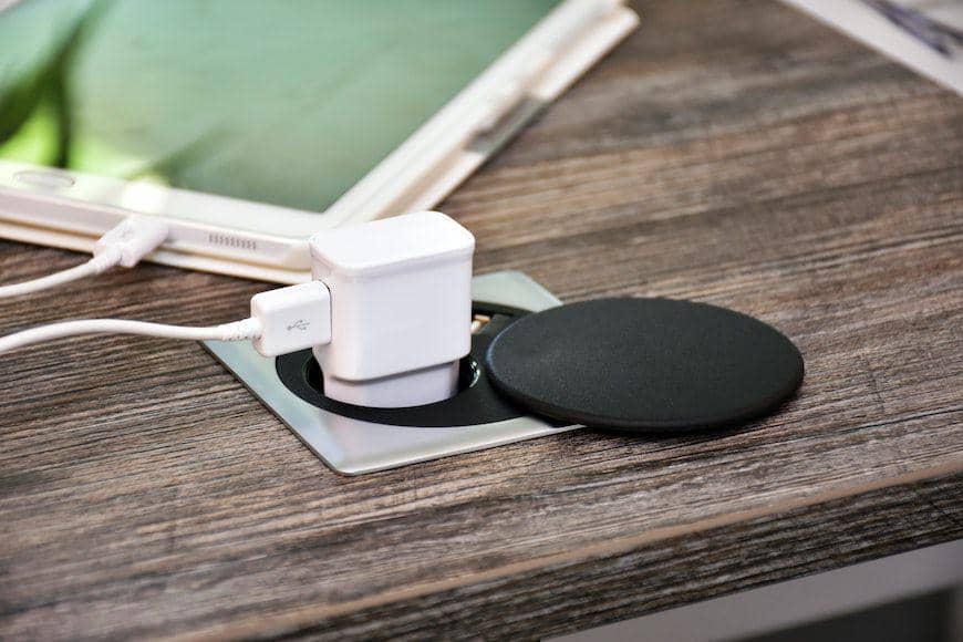Charger HP Watt Besar, Apakah Aman? Ini Penjelasan Lengkapnya | IDN Times