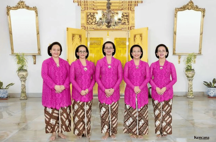 Sejarah dan Makna Motif Batik Parang, Siapa yang Boleh Memakai? | IDN ...