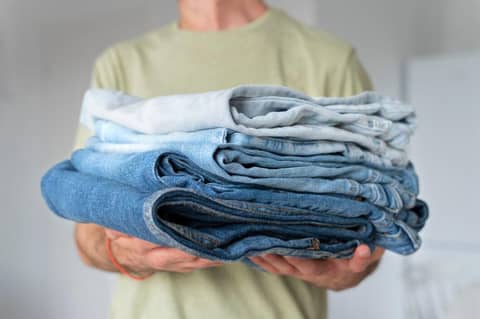 Apa Perbedaan Jeans dan Denim? Ini Penjelasannya | IDN Times