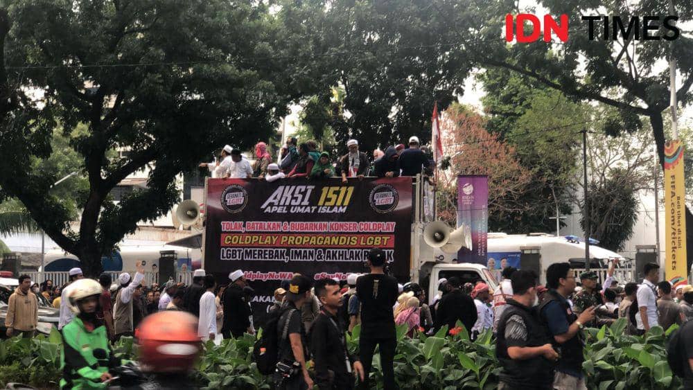 Massa Demo Siap Bubar jika Konser Coldplay Tak Ada Propagand | IDN Times