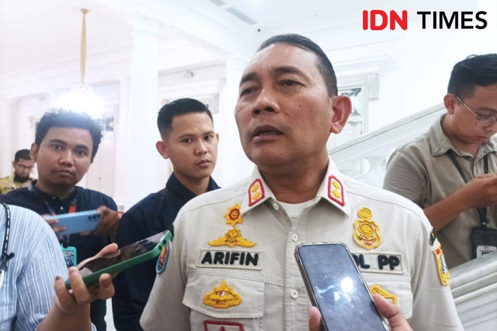 Satpol PP DKI Jakarta Turut Mengamankan Perayaan Tahun Baru | IDN Times