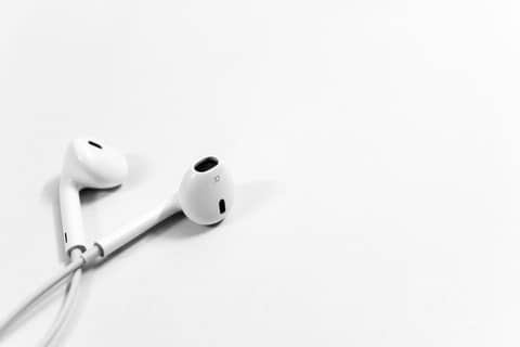 Ciri Earphone Palsu, Jangan Terkecoh! | IDN Times Lampung