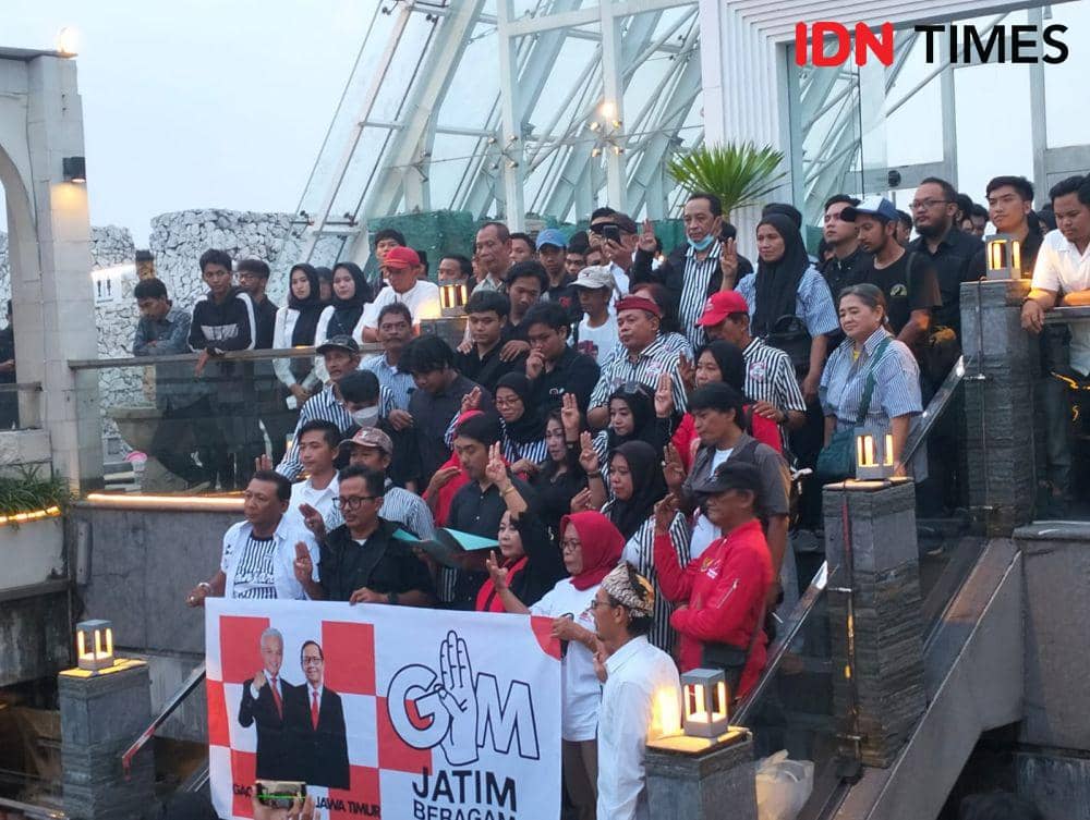 Relawan Ganjar-Mahfud Lepas 3 Merpati Simbol Ketulusan | IDN Times Jatim