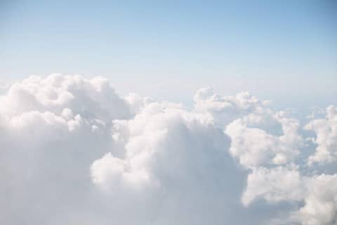Kenapa Bentuk Awan Berbeda-beda? Ini Penjelasan Sains | IDN Times