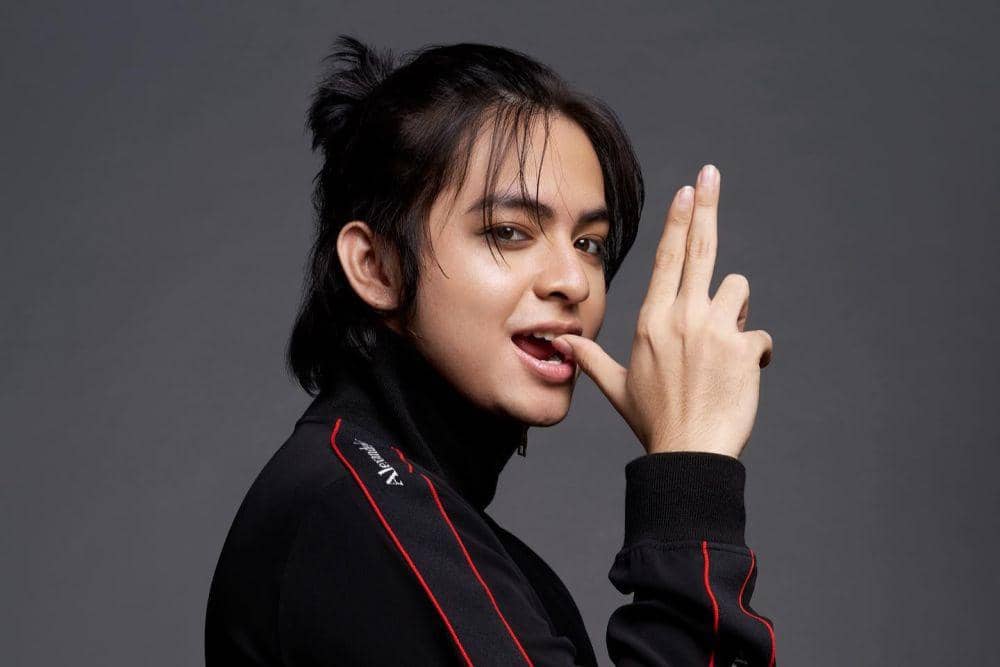 7 Gaya Rambut Gondrong Tanggung Pria, Macho Banget! | IDN Times