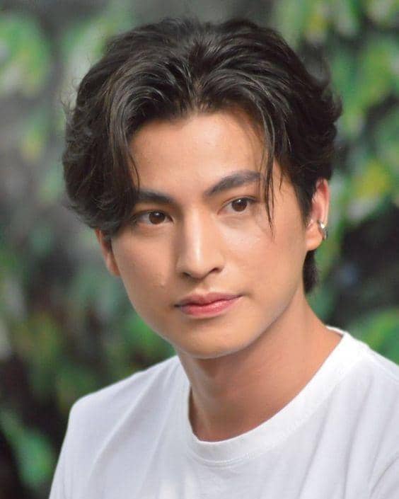 10 Rekomendasi Potongan Mandarin Pria, Rapi dan Stylish | IDN Times