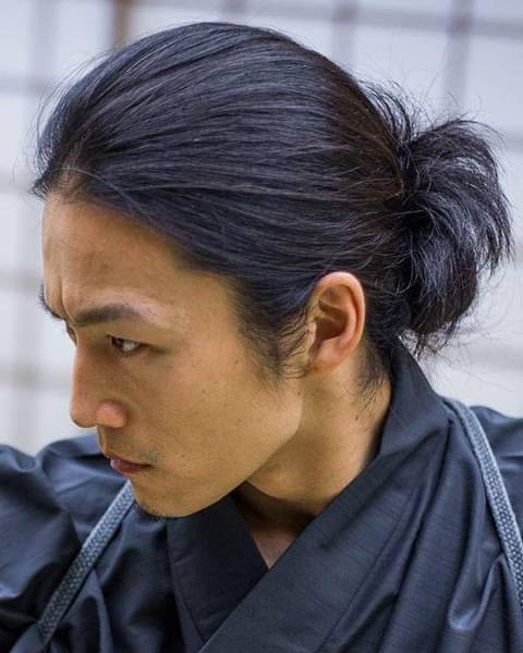 10 Rekomendasi Potongan Mandarin Pria, Rapi dan Stylish | IDN Times