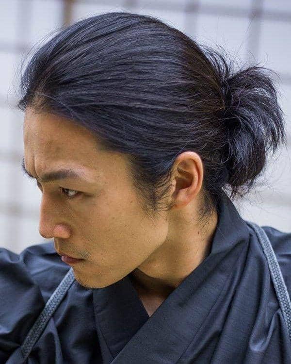 10 Rekomendasi Potongan Mandarin Pria, Rapi dan Stylish | IDN Times
