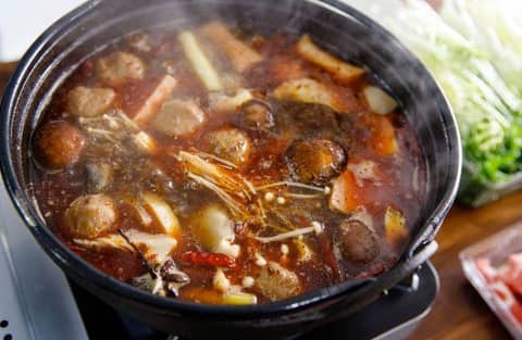 5 Jenis Kuah Shabu-Shabu yang Populer, Yuk Kenali! | IDN Times