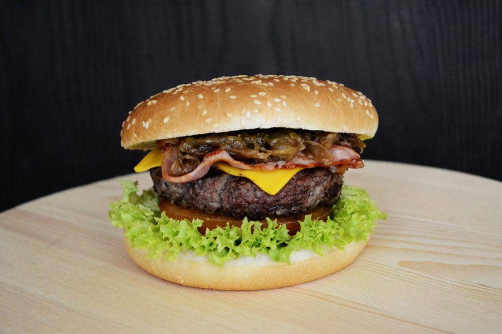 5 Tips Mengolah Daging Burger agar Tidak Amis dan Lebih Lezat | IDN Times
