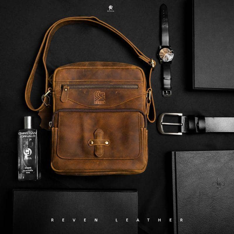 10 Merek Tas Selempang Pria Terbaik, UNIQLO hingga Eiger | IDN Times