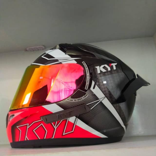 5 Helm Kyt Full Face Terbaik, KYT R10 hingga KYT RC7! | IDN Times