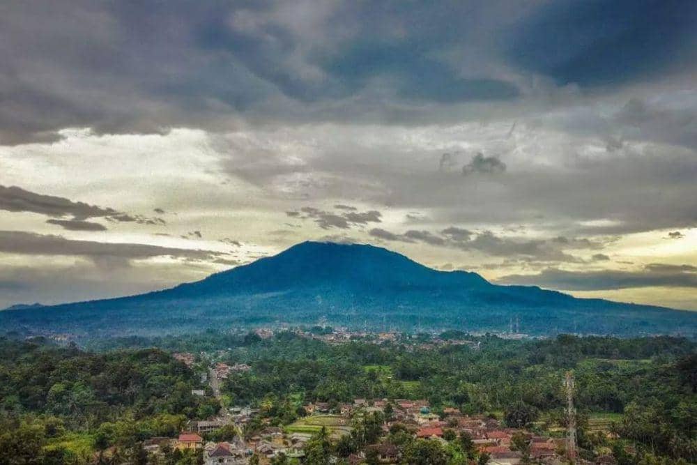 Eksplorasi Gunung Karang, Salah Satu Tertinggi di Banten loh | IDN ...