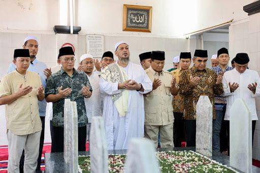 Prabowo Ziarah ke Makam Habib Ali Kwitang | IDN Times