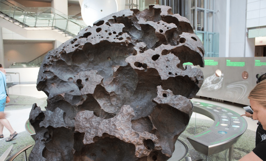 9 Batu Meteor Termahal di Dunia, Punya Bentuk yang Unik! | IDN Times