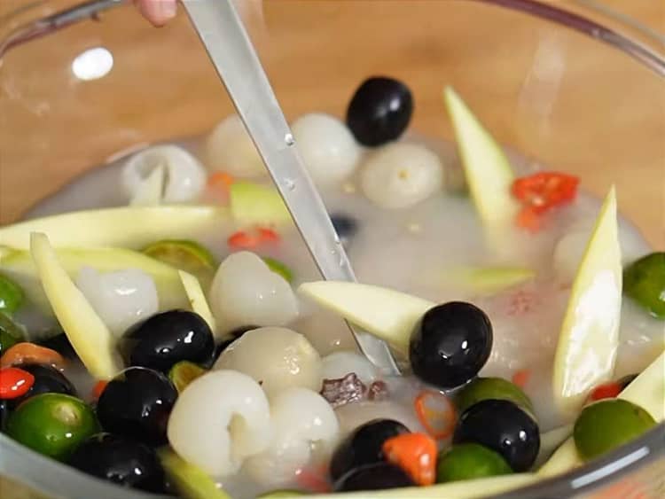 Resep Asinan Buah Kiamboy yang Asam dan Manisnya Nyegerin | IDN Times