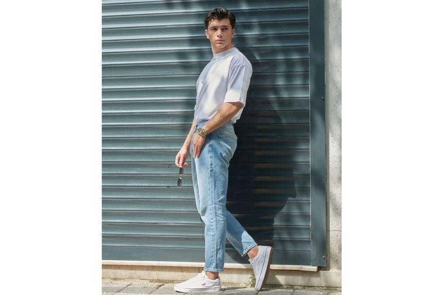 12 Ide Style Cowok Keren tapi Simpel, Antigagal! | IDN Times