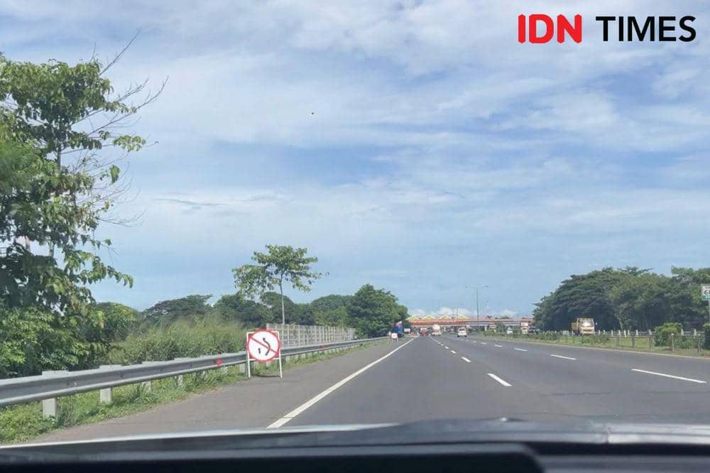 Perbedaan Lajur dan Jalur di Jalan Raya | IDN Times