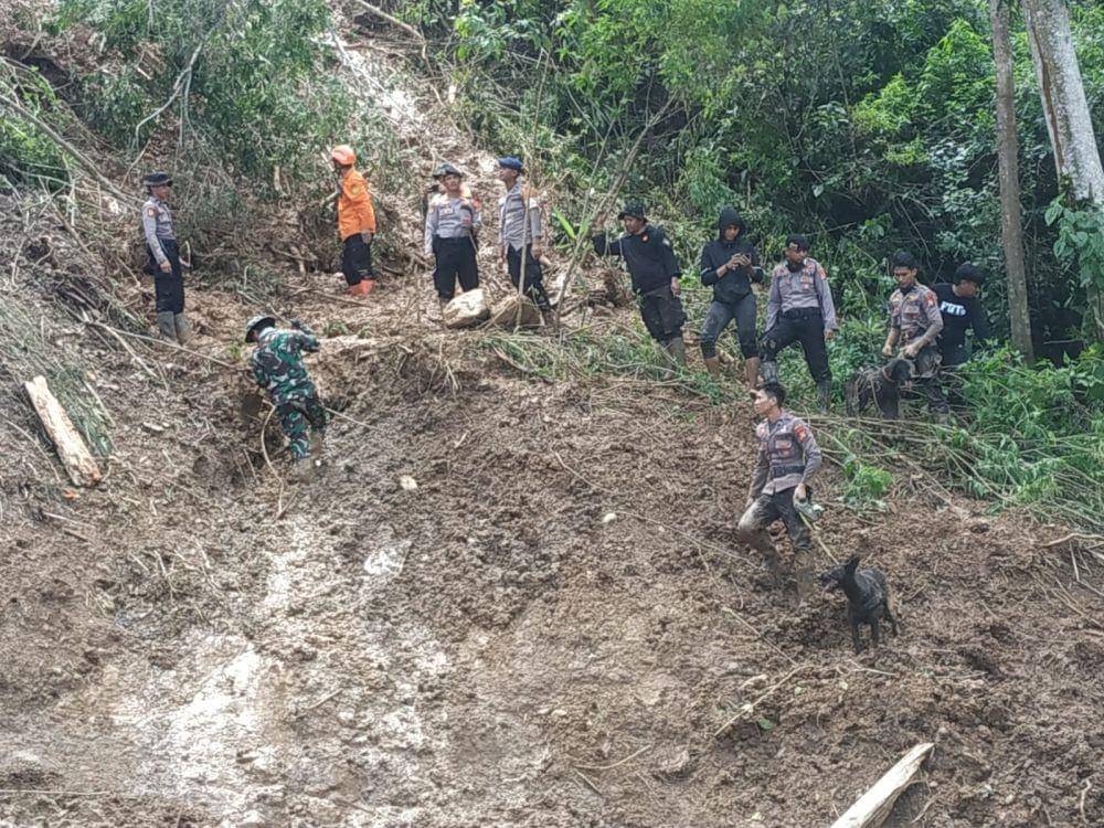 Data Korban Tanah Longsor di Luwu Jadi 23 Orang, 5 Tewas | IDN Times Sulsel
