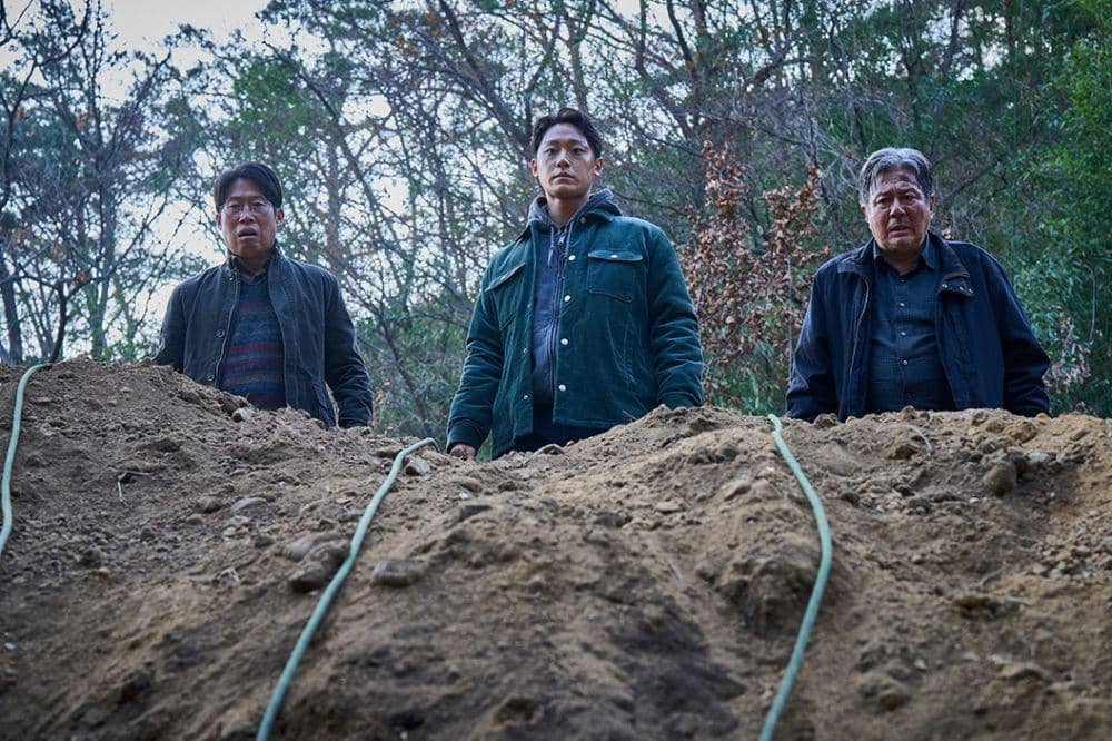 Penjelasan Teori Pasak Besi dan Jenderal Jepang di Exhuma | IDN Times