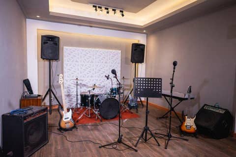 5 Studio Musik di Surabaya, Cocok Buat Latihan Band! | IDN Times Jatim