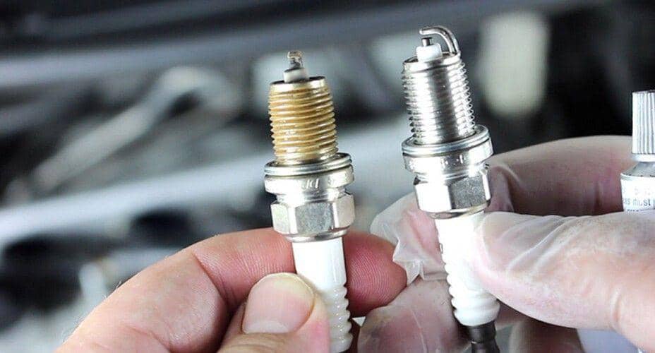 Tarikan Enteng dan Irit Pertamax, Ini Cara Bersihkan Busi Motor Sendiri ...
